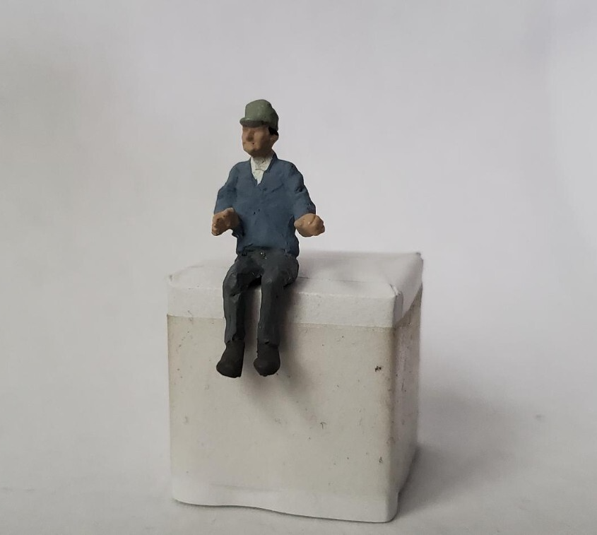 Arttista #1226 - Modern Engineer / Sitting - O Scale Figure - Model ...