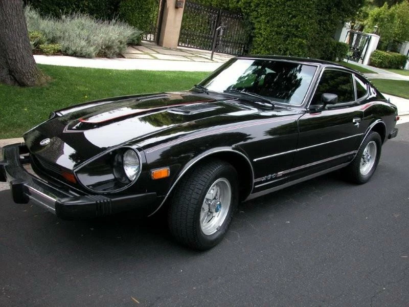 Black Datsun 280z