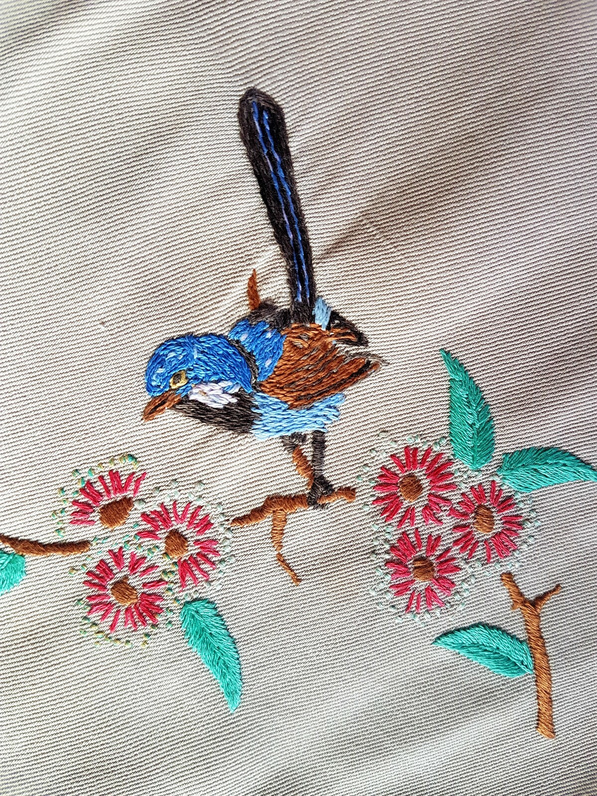 VTG AUSTRALIAN BLUE WREN ON FLOWERING GUM W BORONIA HAND EMBROIDERED ...