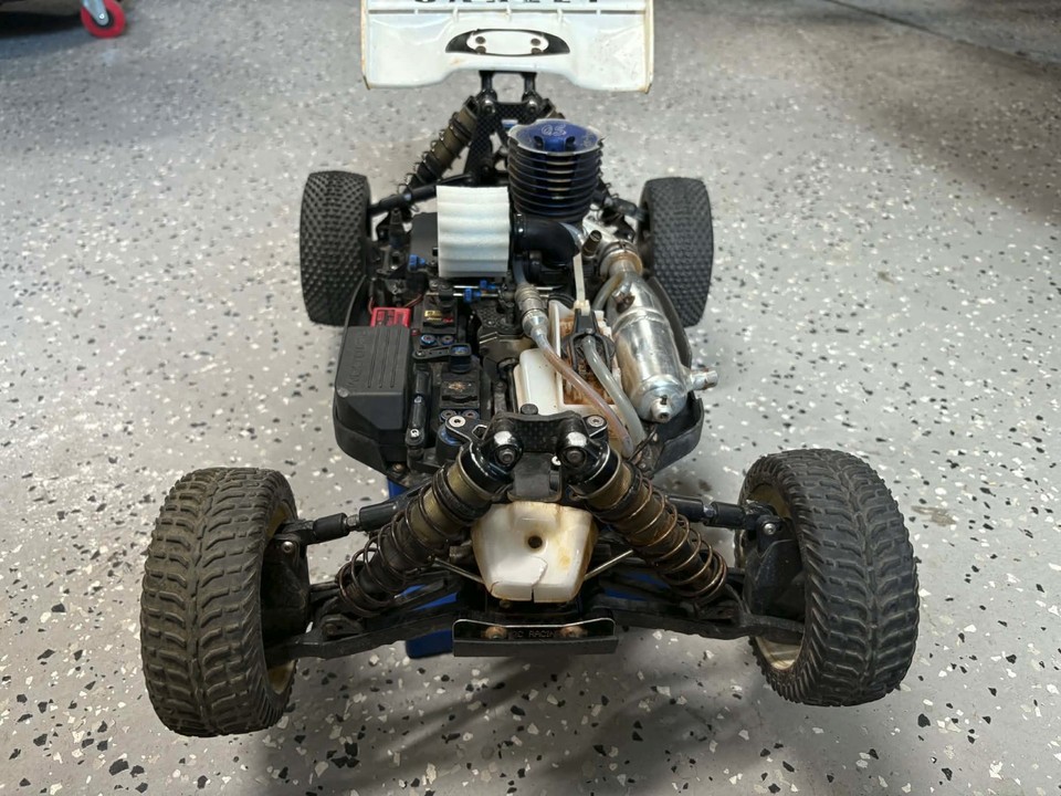Vintage Factory Team RC8 Nitro RC Car Buggy Team Associated 1/8 Buggy ...