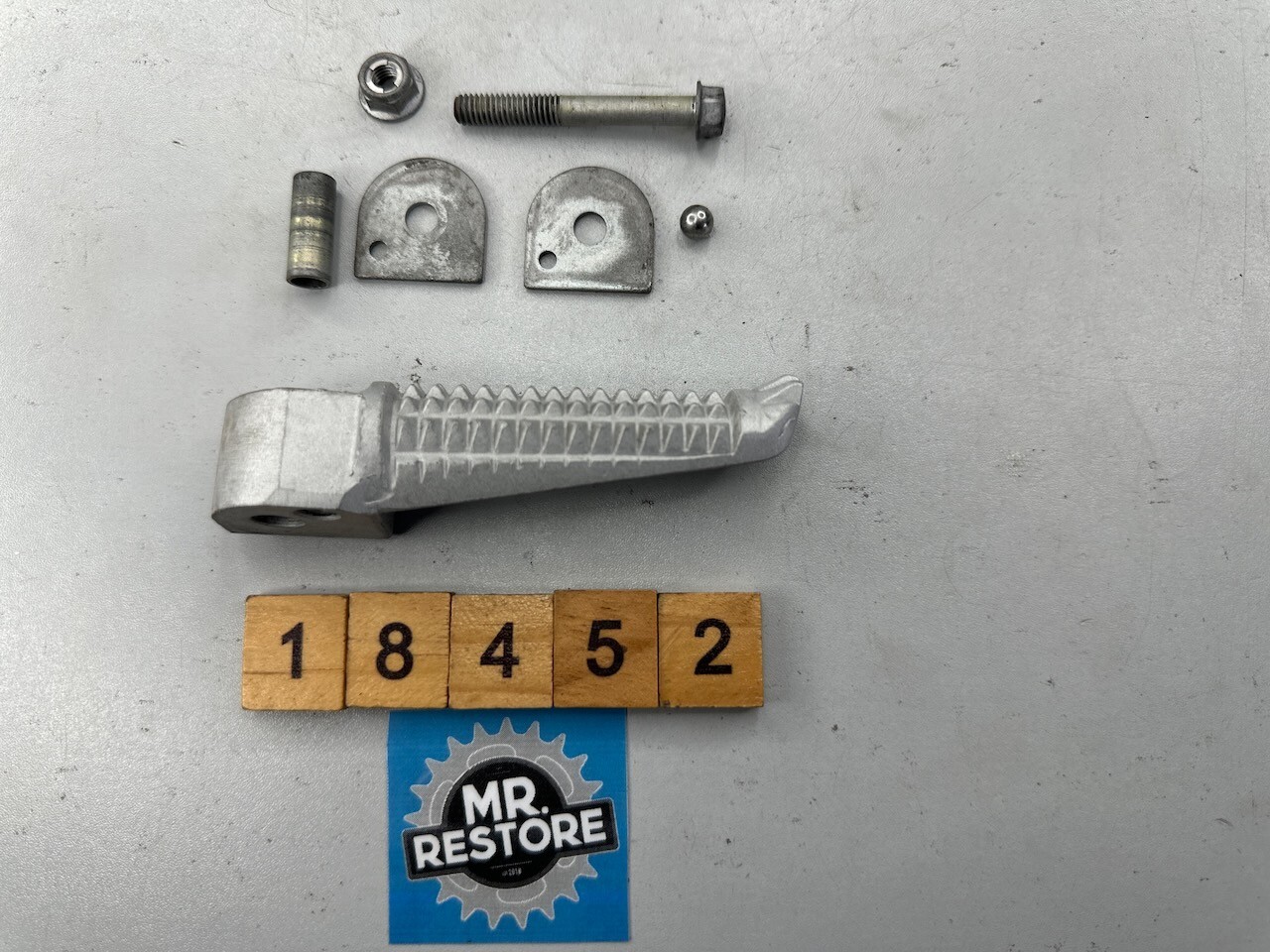 Yamaha TRX850 FZ400 TDR125 Rear R/H Footrest Peg Yamaha 3XV-27441-01 ...