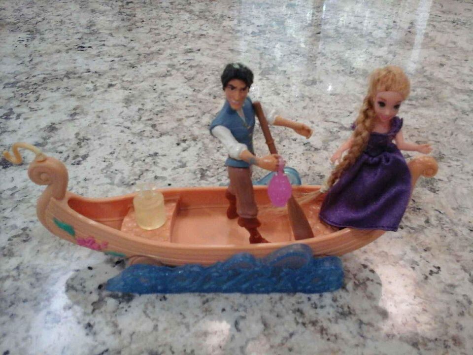 Disney Tangled Rapunzel's Boat Ride used. AS PICTURED. boat 9'' dolls 3 ...