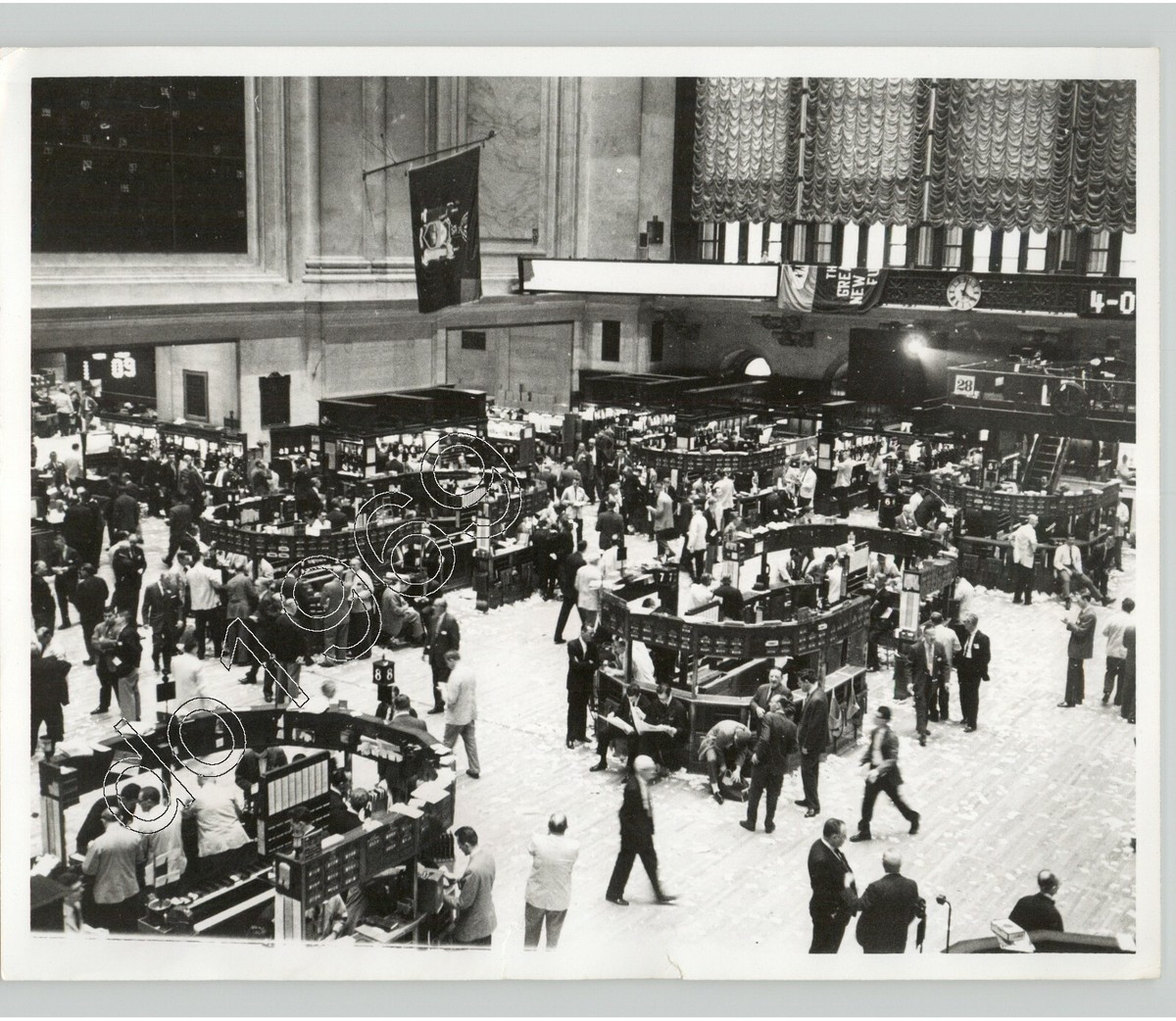 Nyse Trading Floor Empty