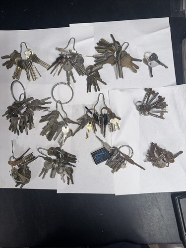 Approximately 266 Vintage Keys. Over 4 Lbs. - Gem