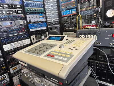 AKAI MPC 3000 32 meg drum sampler /PADS/ v 3.11 Zipp drive , 120volt ...