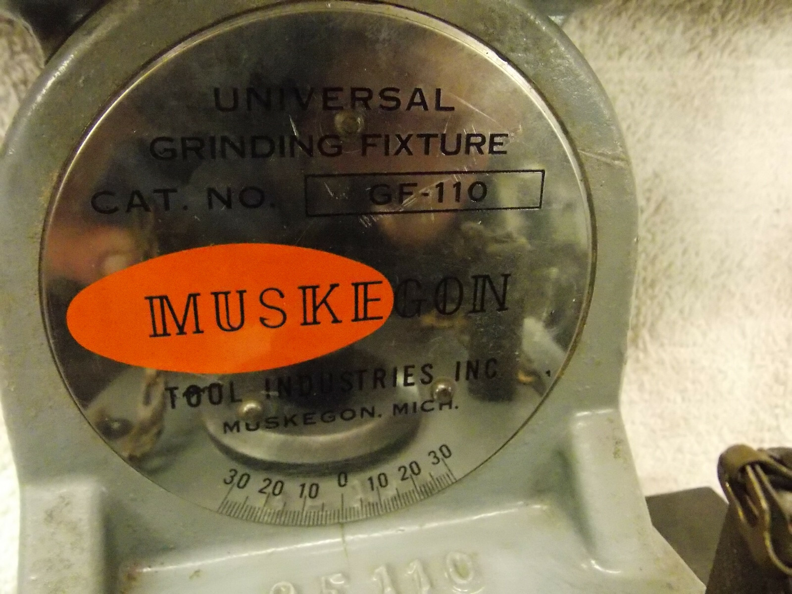 Muskegon GF-110 Universal Grinding Fixture Spade Drill Mill Tool Bit ...