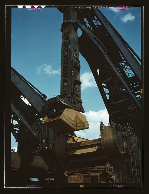 Pennsylvania Railroad ore docks,Hulett unloader,operation,Cleveland ...