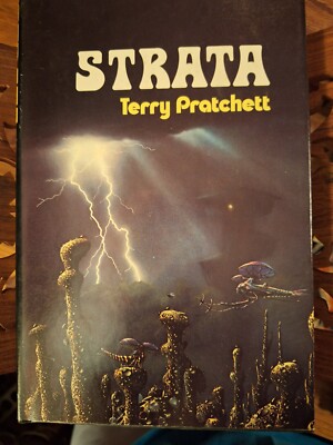 Terry Pratchett (Discworld author) Strata Hardback 1981 Book Club ...