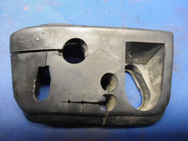 Mp4983 Mercury 40hp Cowling Seal Rigging Grommet 825238 for sale online ...