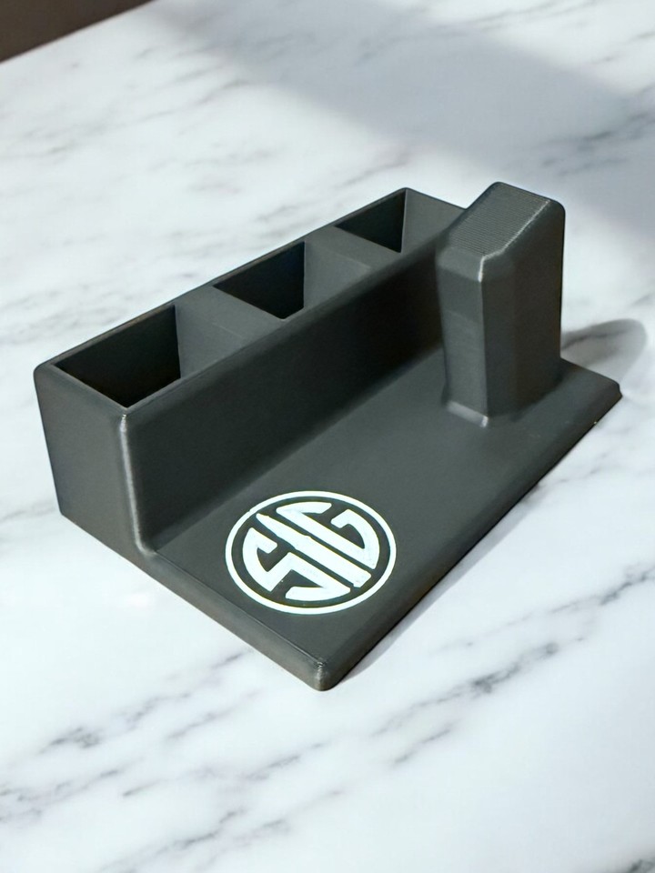 Sig Sauer P226 Display stand With 3 magazine holders Gun Safe Black And ...