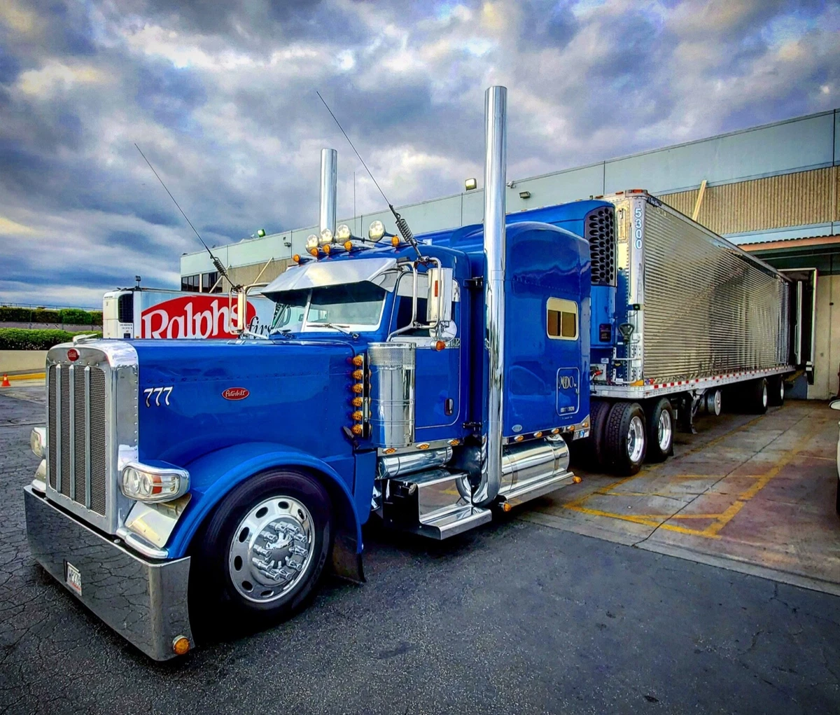 Peterbilt 379 Flat Top
