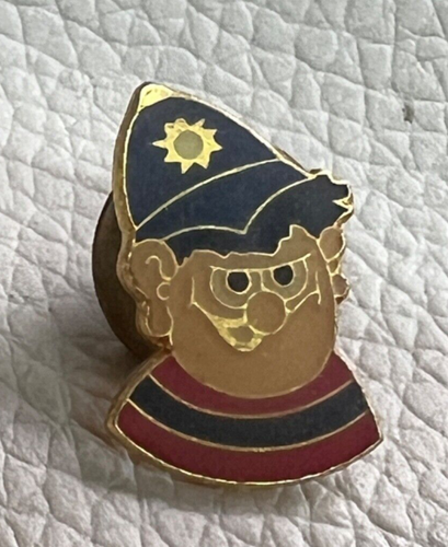 DENNIS THE MENACE (BEANO) IN POLICE HELMET COLLECTIBLE TIE pin badge | eBay