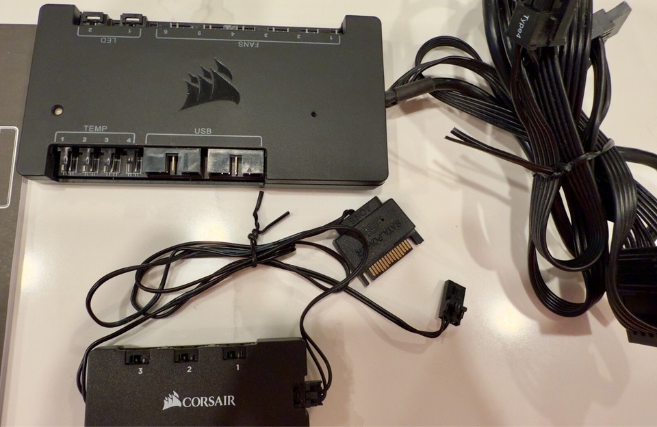 Corsair iCUE Commander PRO RBG/Fan Control +6 Port RGB LED Hub +4 LED ...