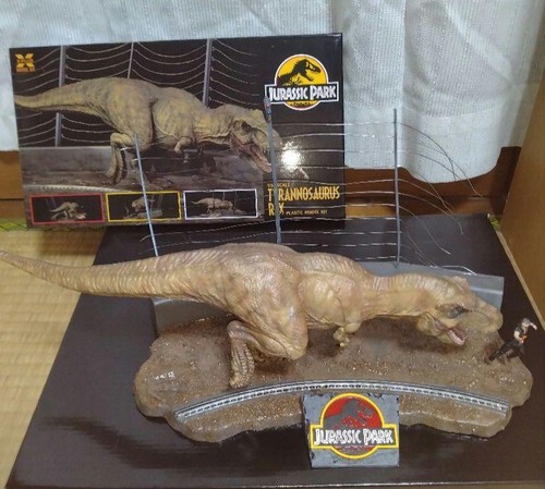 Tyrannosaurus Rex Plastic Model Kit 1/35 Jurassic Park X PLUS | eBay