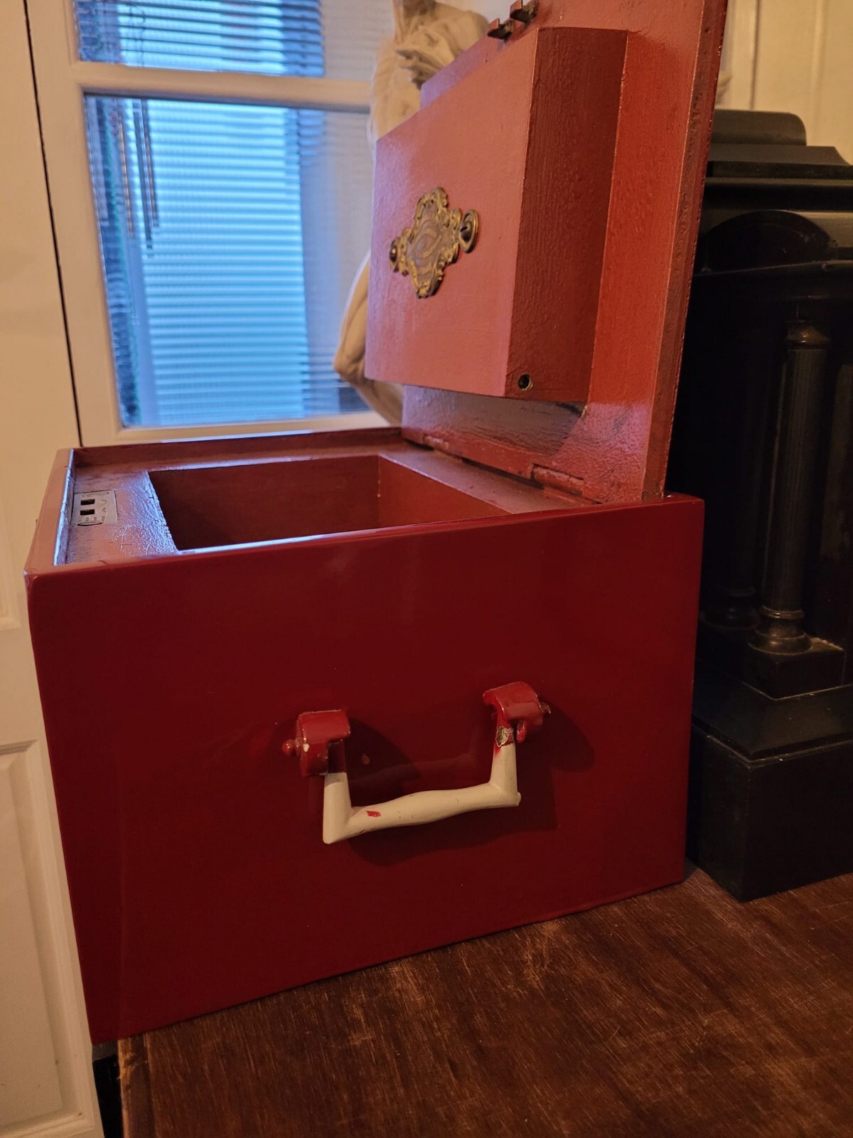 Small Antique Vintage Metal Safe Safety Deposit strong Box Bank Vault ...