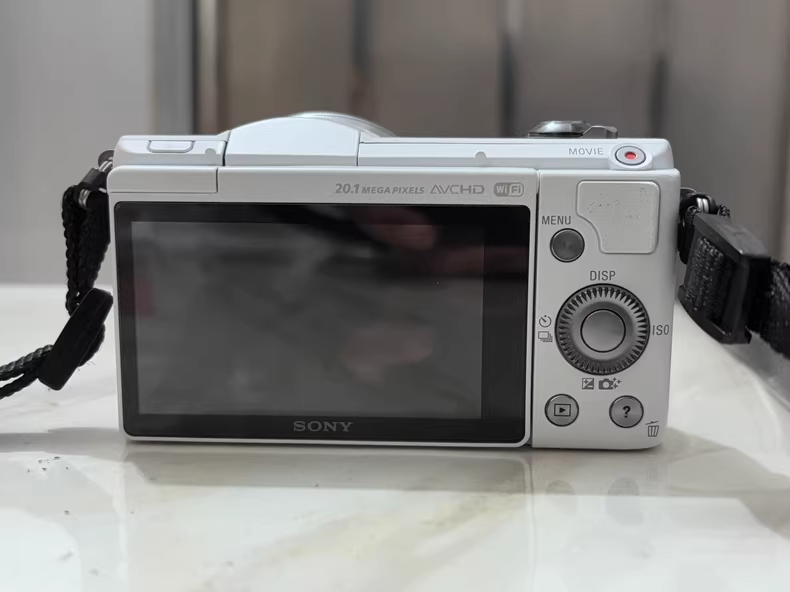 Sony Alpha A5000 20.1 MP Flip Screen Mirrorless Camera with PZ 16-50mm ...