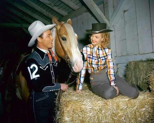 Roy Rogers Dale Evans In Stable With Trigger 8x10 photo | eBay