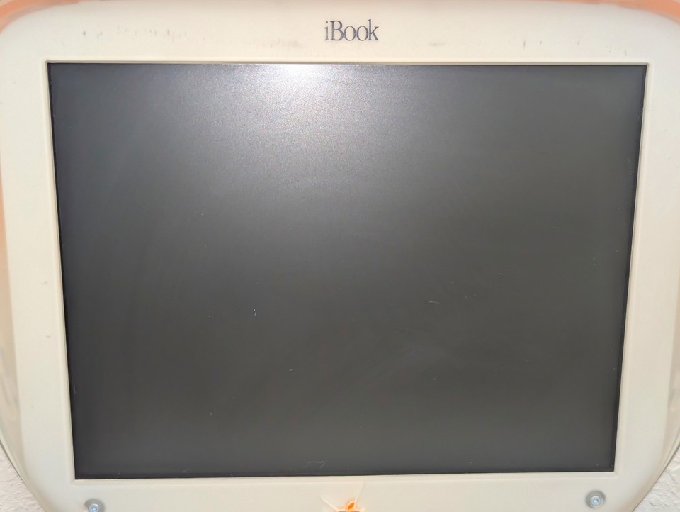 Apple Clamshell iBook G3 Tangerine + puck mouse M2453; bad trackpad ...