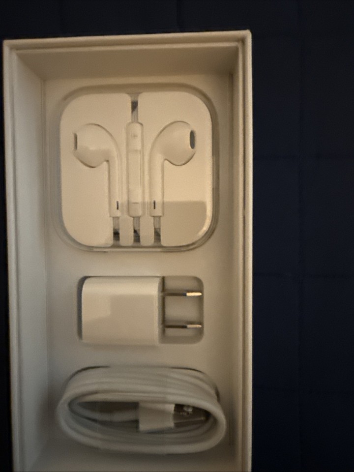 Apple Earpods for iPhone 6 Headphones Charging Cable - Never Used New ...