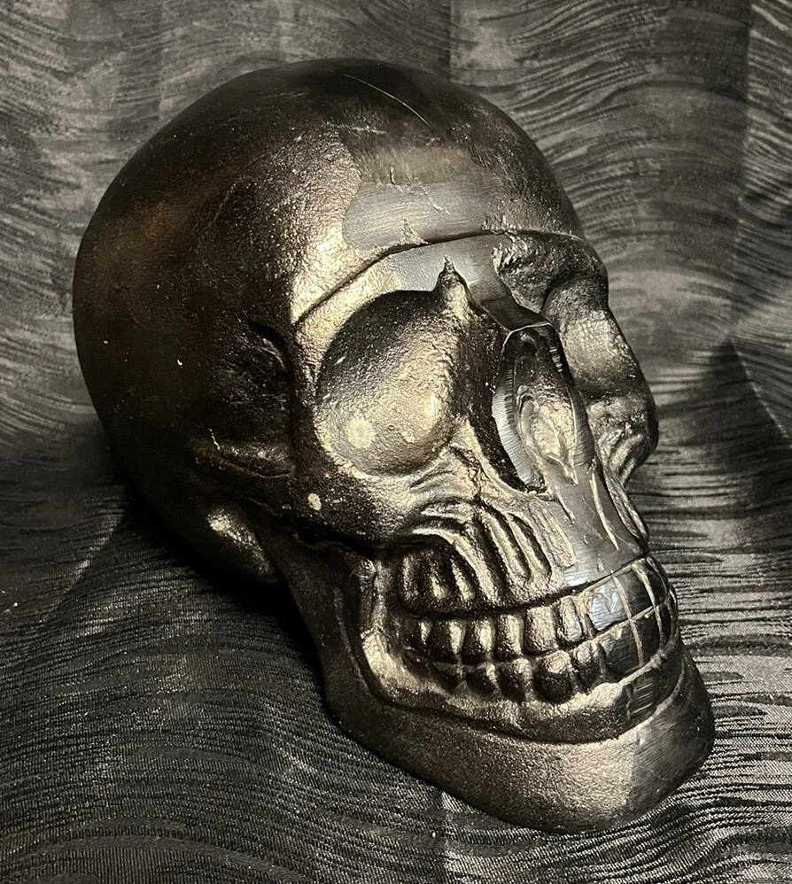 Metal Skull Decor