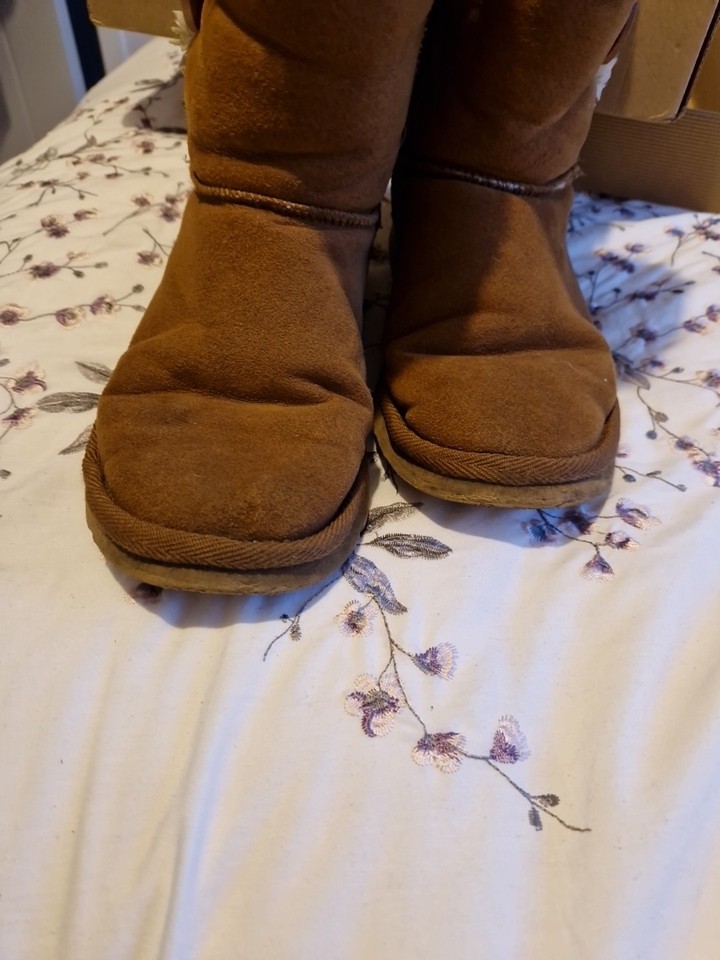 UGG, Short Leather And Sheep Skin Boots, Brown, Size 5. Bailey Button ...