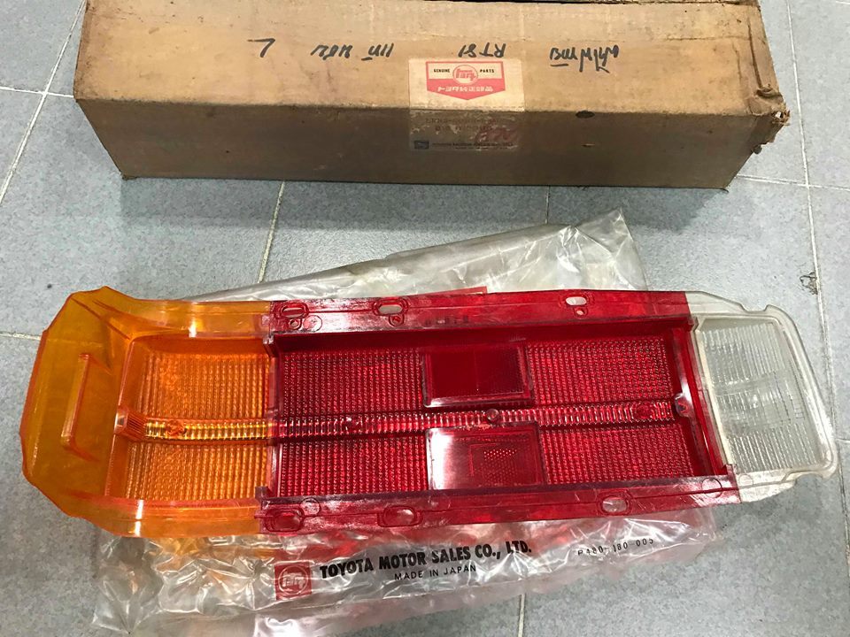 Toyota Corona RT81 1973 LH Cover Lens taillight Nos genuine Japan 81561 ...
