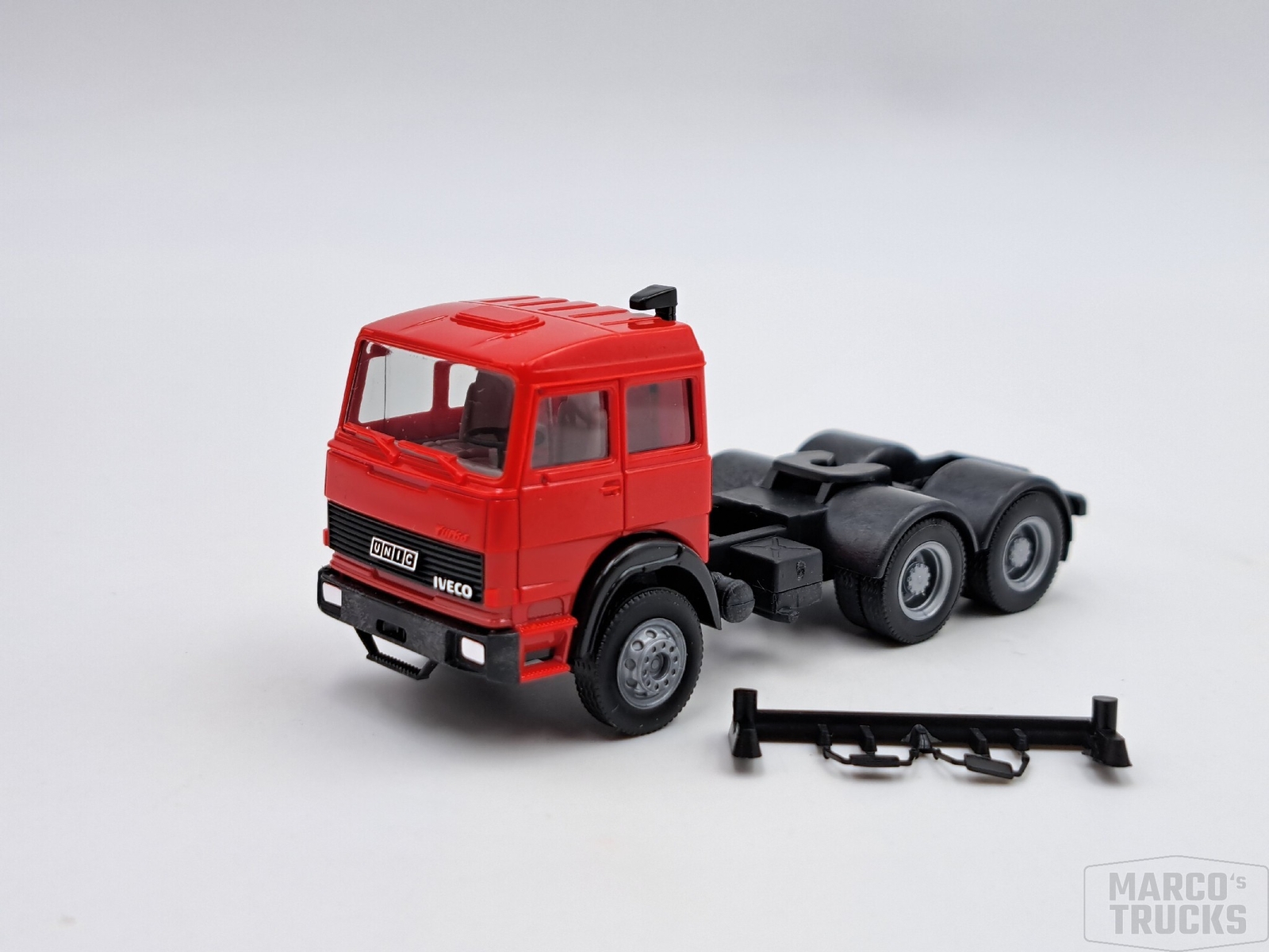 Herpa Iveco Unic Zugmaschine 6x4 rot/schwarz aus 315630 1:87 /HN2036-1 ...