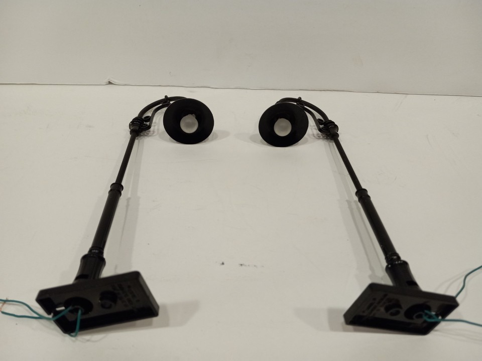 2 LIONEL GOOSENECK LIGHTED LAMP POST | eBay