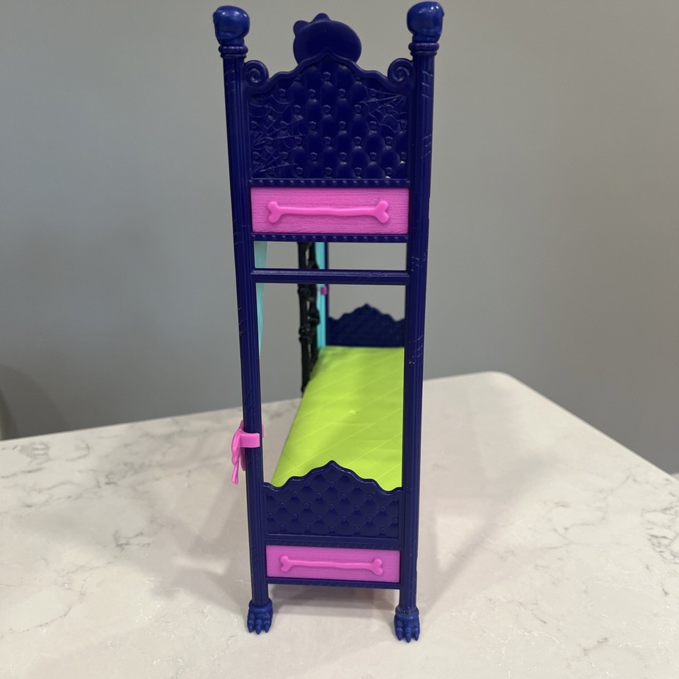 Monster High Monster Family Clawdeen Wolf Sister Dolls Bunk Bed Playset ...