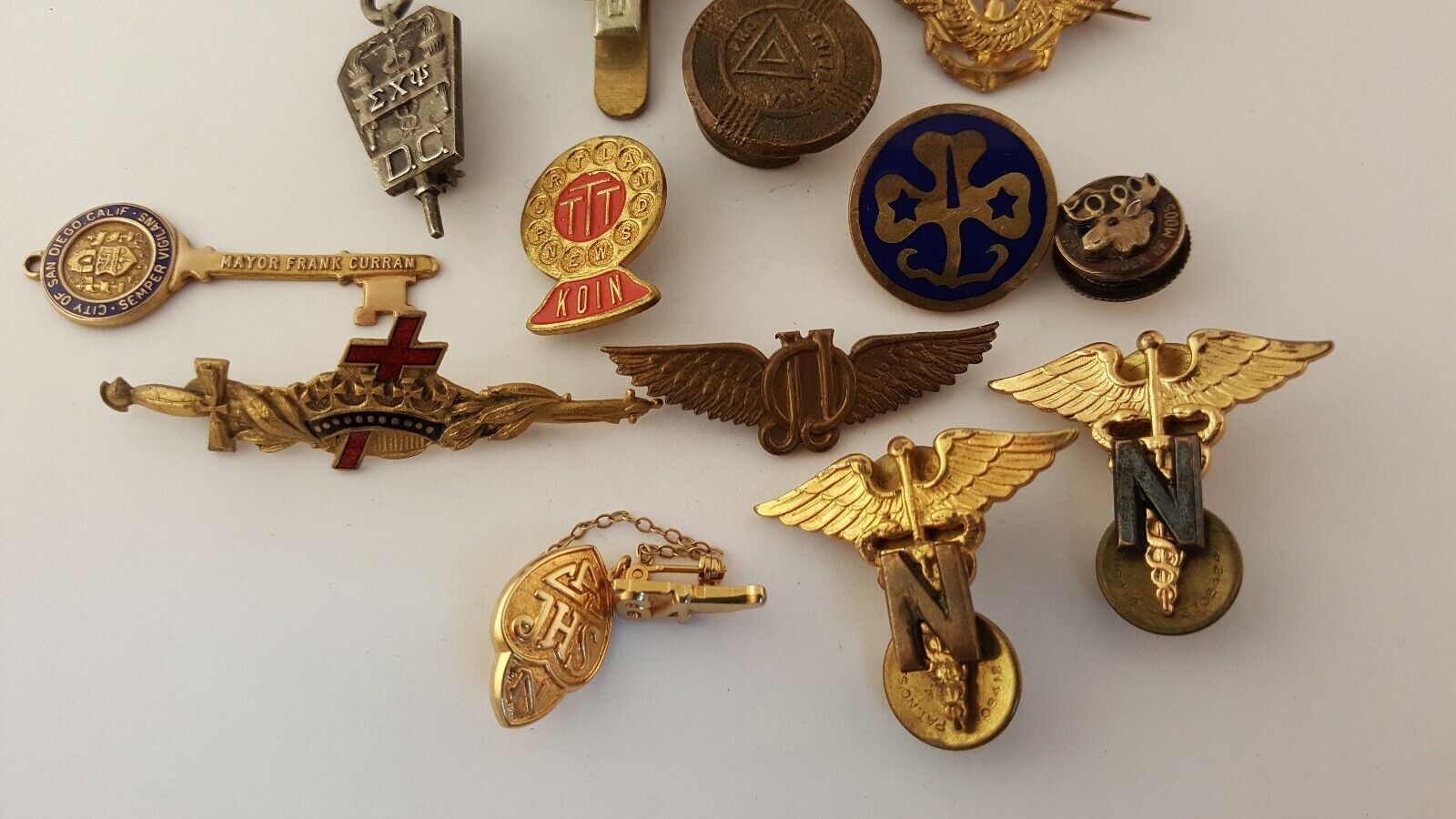 LOT 13 VINTAGE PINS BADGES MOOSE NAVY SAN DIEGO SIGMA CHI PSI OREGON ...