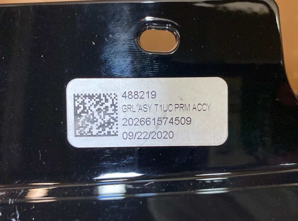 OEM 2021-2023 Chevrolet Tahoe Suburban Grille Assembly w/ Emblem ...