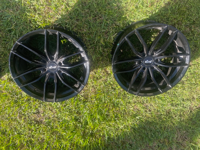 Niche M209 Vosso Gloss Black 4 Wheels combined: 22x9.5, 6x139.7/6x5.5 ...