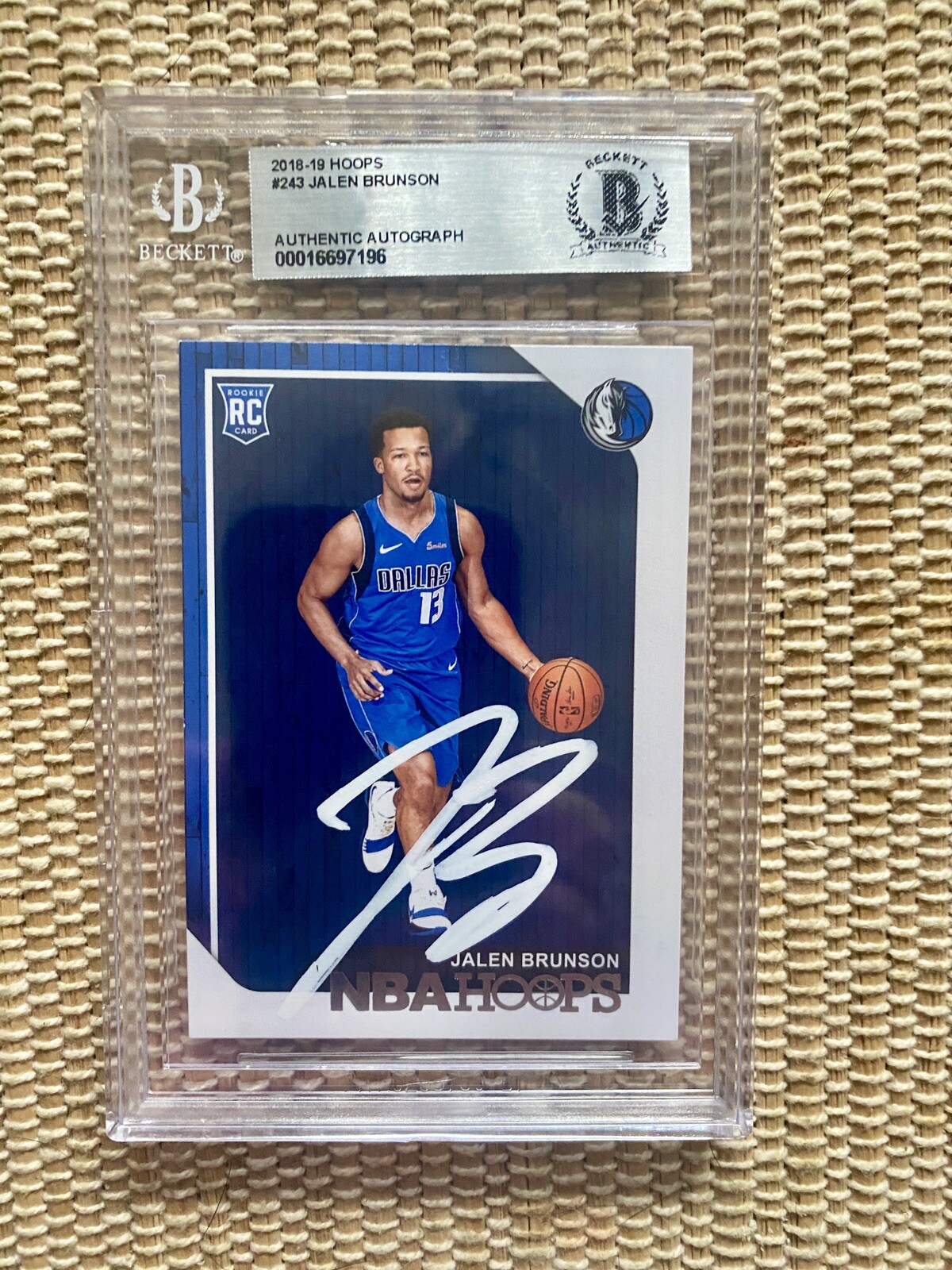 2018-19 NBA Hoops #243 Jalen Brunson Signed Card AUTO Beckett RC ...