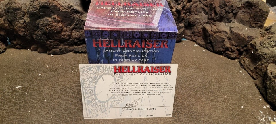 NECA "Hellraiser- Puzzle Box- Prop Replica- Limited Edition Display Set ...