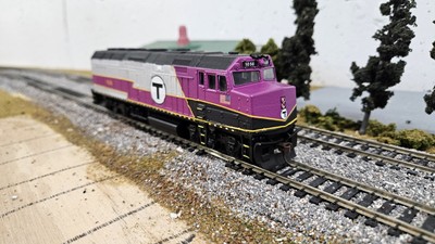 Ho Scale Walthers MBTA F40PH 1056 | eBay