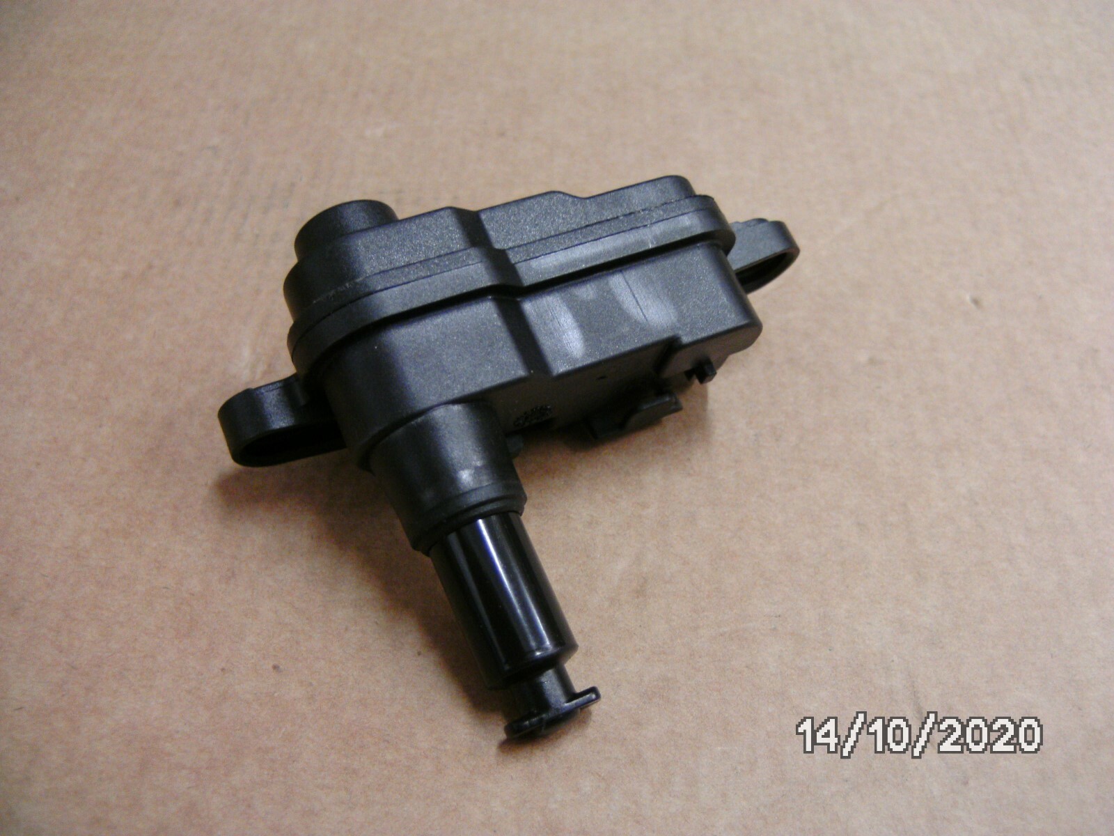 NEW GENUINE VW GROUP FUEL FLAP SERVO MOTOR 8V0862159 | eBay