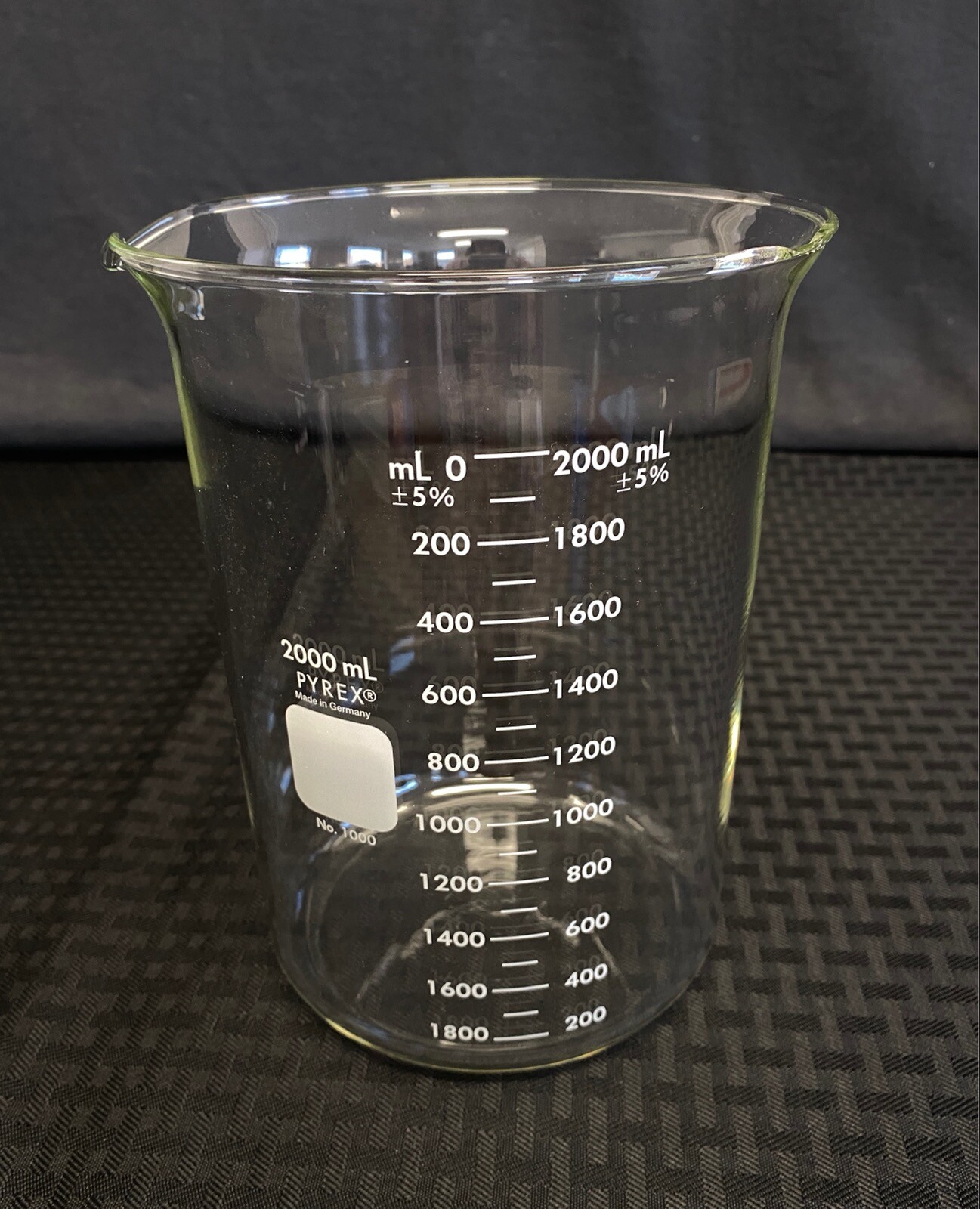Pyrex Glass 2000mL Low Form Graduated Griffin Beaker w/ Spout Chipped ...