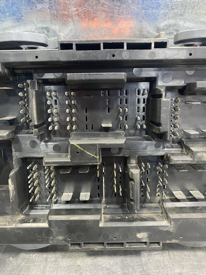 2008 Chevrolet Suburban 5.3 Fuse Box Power Distribution Block 25815387 ...