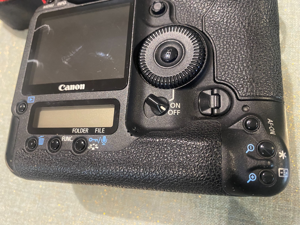 Canon EOS 1D MkIII 18.1MP Digital SLR Camera Body with box, battery ...