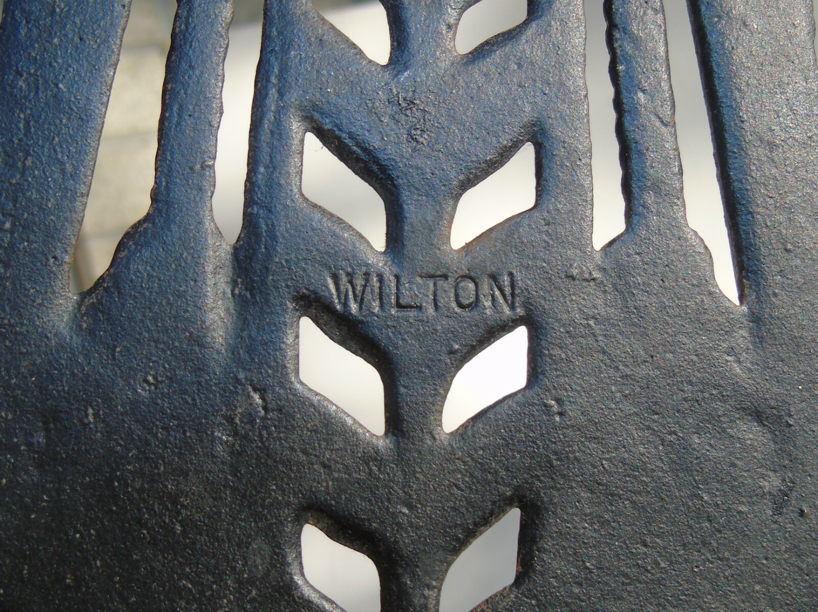 Vintage Cast Iron Wilton Trivet w/ Brooms Heart | eBay