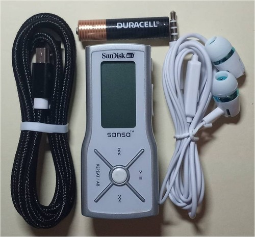 SanDisk Sansa m240 1GB Silver MP3 Player bundled (See Description ...