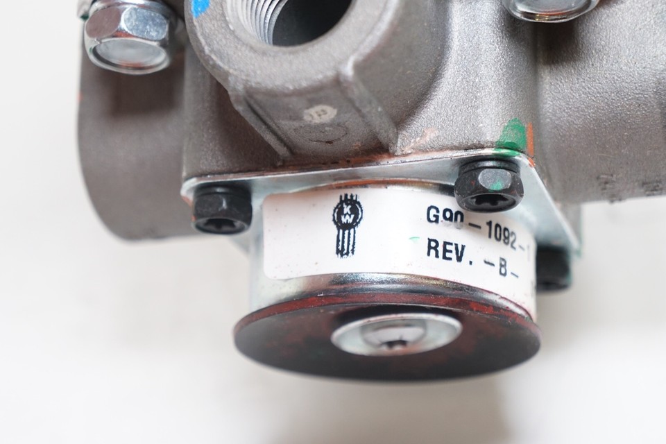 New Genuine OEM Kenworth G90-1092-1 BENDIX DUAL BRAKE FOOT VALVE ...