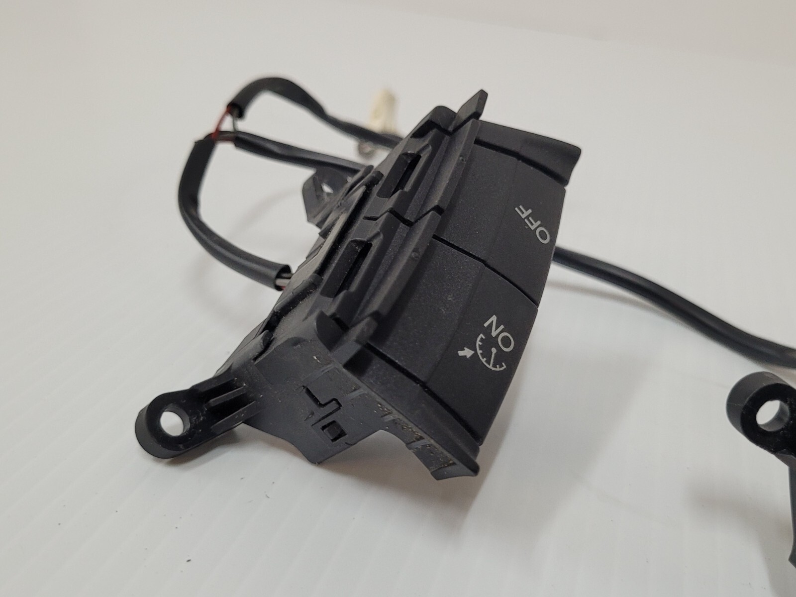 Ford Focus LS LT 05 - 09 Cruise Control Switch Button Steering Wheel | eBay