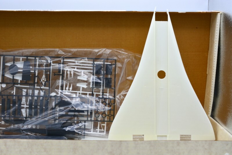 CONCORDE SUPERSONIC AIRLINER PLASTIC MODEL KIT, 1/100 SCALE, 23" LONG ...