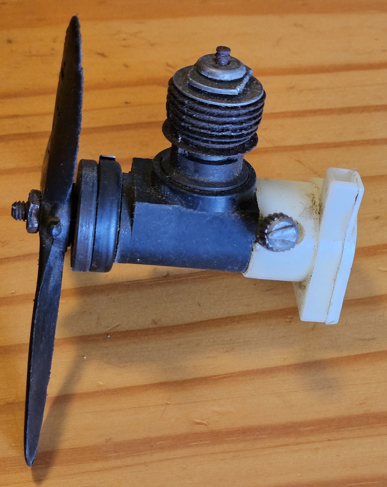 Vtg Wenmac .049 Model Airplane Engine 049 CL Piston Moves w/prop GS18 ...