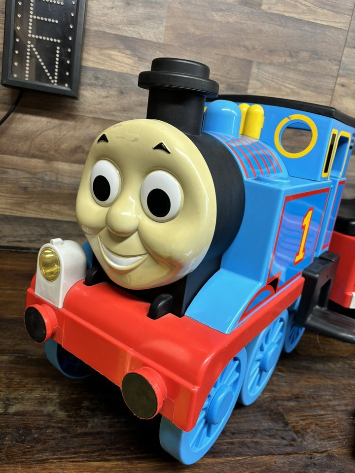 Thomas The Train Tank Engine Ride On 12 Train tracks Peg Pèrego ...