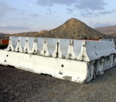 BLMA 8107 Z Concrete K-Rail Barriers (12 Pack) | eBay