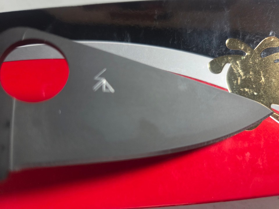 BLADE STAIN-Spyderco Delica 4 TKD Exclusive Knife C11CFPBK Black Cru ...