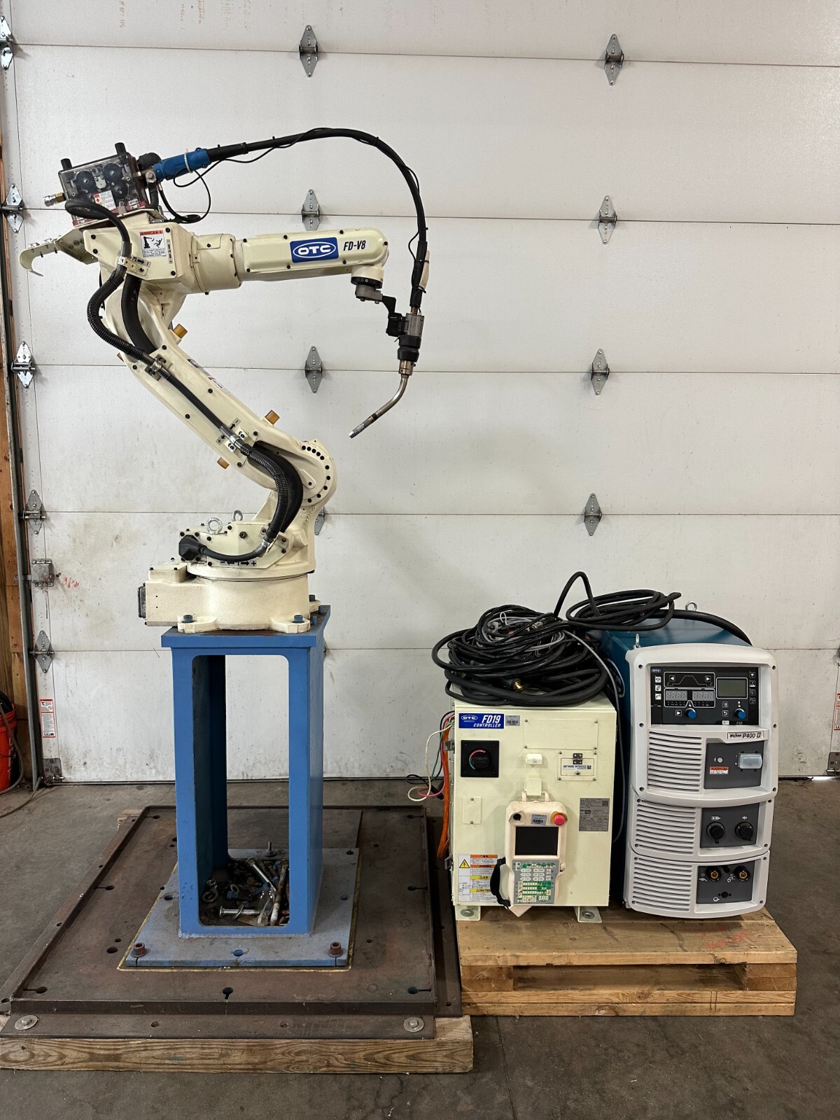 OTC FDV8, Welding Robot, OTC Daihen robot, FD19 Controller, Welbee ...