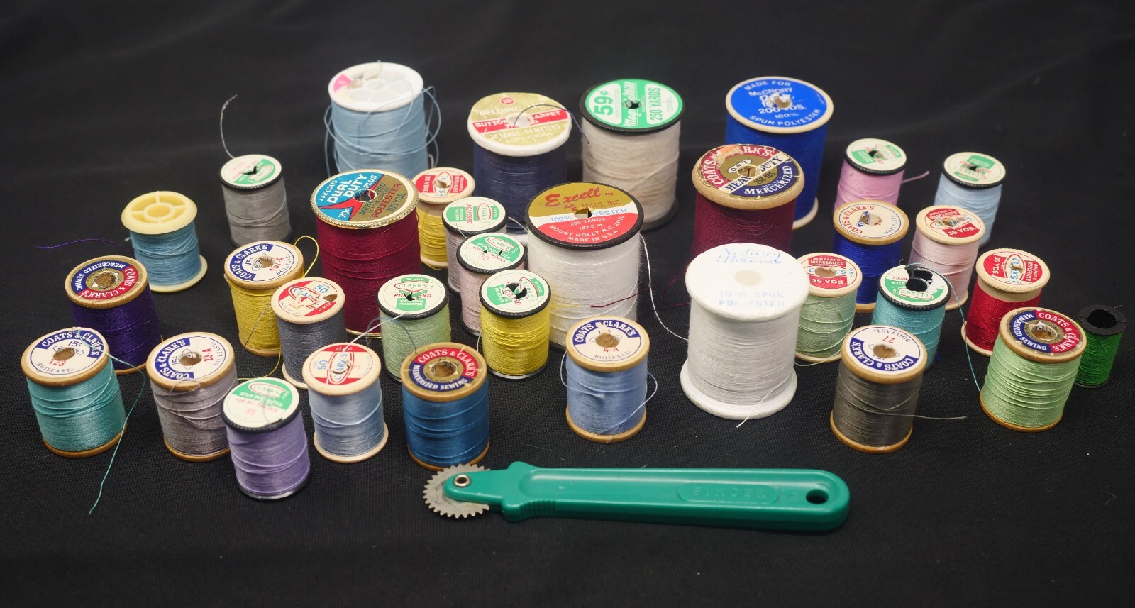 Vintage Sewing Thread lot 33 Spools. Mostly Full of Thread. | eBay